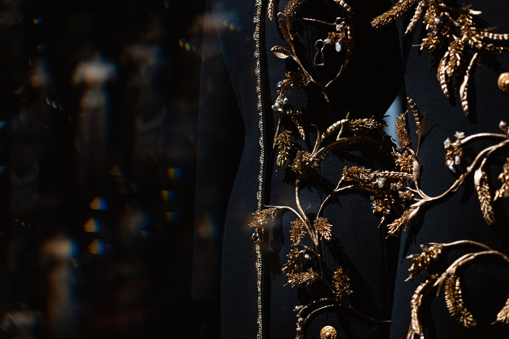 Backstage » SHOCKING ! LES MONDES SURRÉALISTES D’ELSA SCHIAPARELLI ...